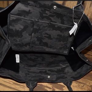 Quilted Koala | Bags | Quilted Koala Black Camo East West | Poshmark